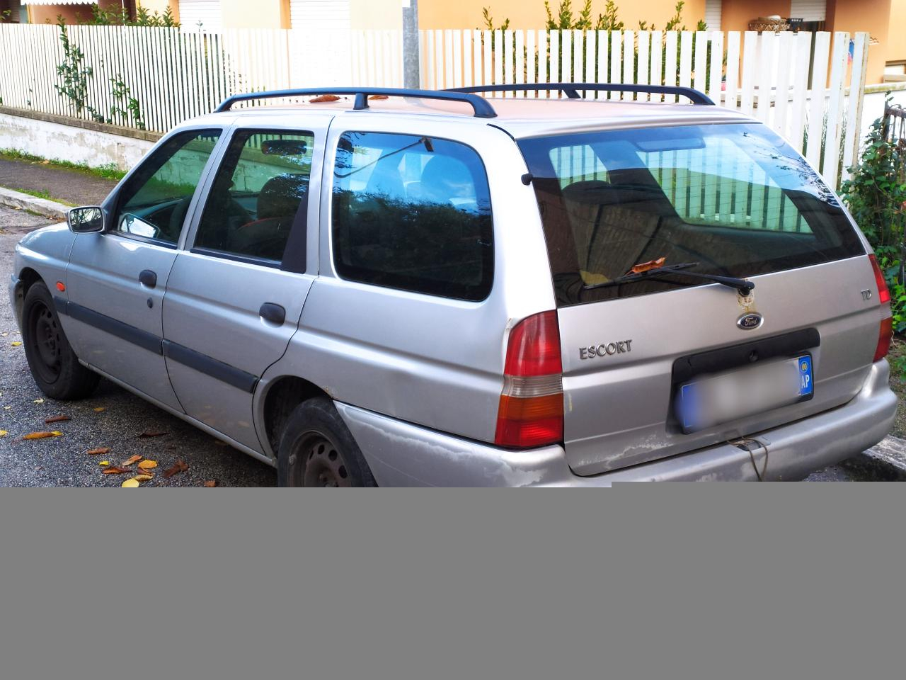Annunci - Auto - Ford Escort 1.8 td sw vendo nello stato o per ricambi